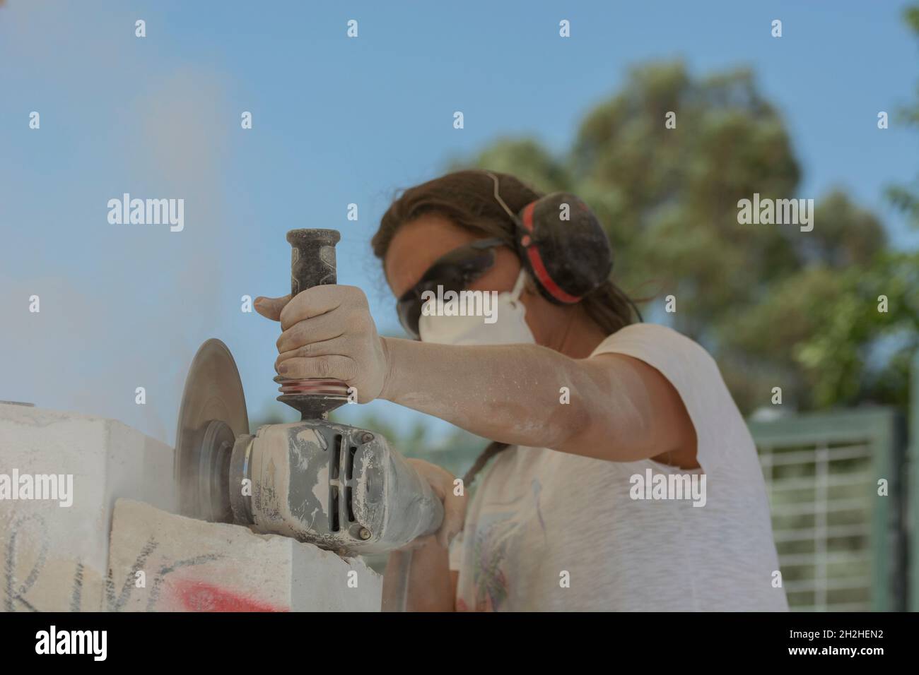 Cutting marble hi-res stock photography and images - Alamy