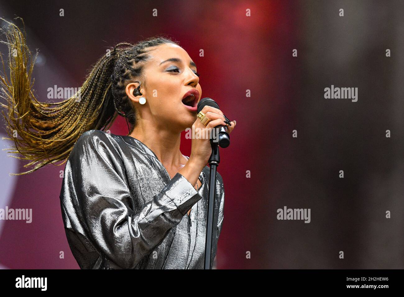 Performer Singer Stage Concert High Resolution Stock Photography and ...