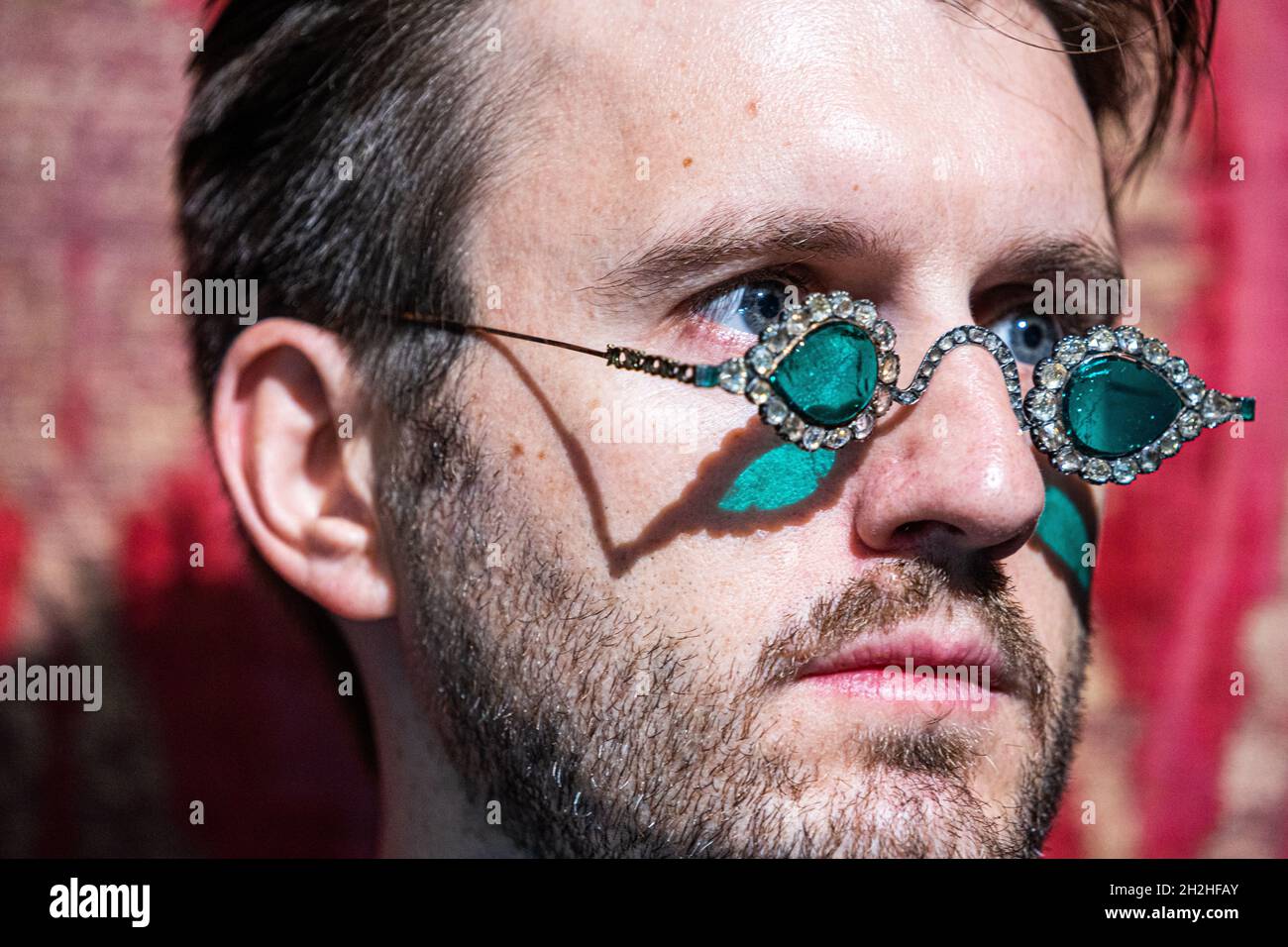 Pair of mughal spectacles set with emerald lenses hi-res stock ...