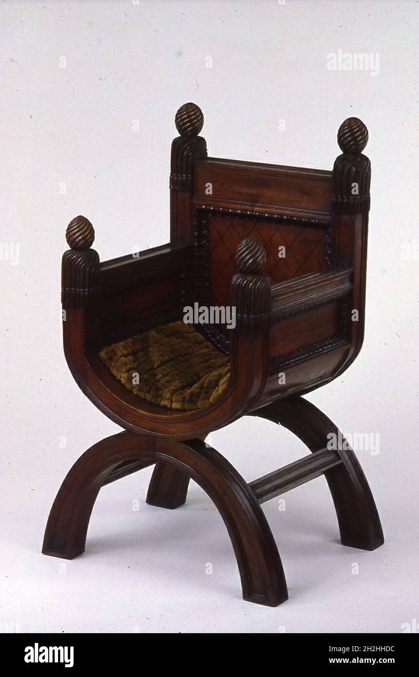 X frame hi-res stock photography and images - Alamy