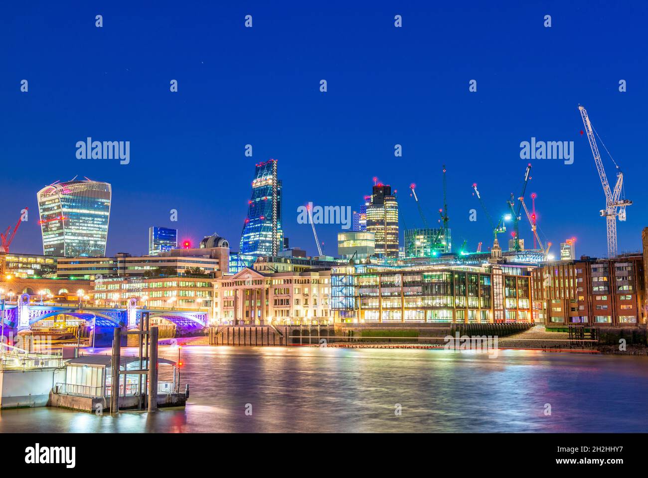 Industrial skyline night uk hi-res stock photography and images - Alamy