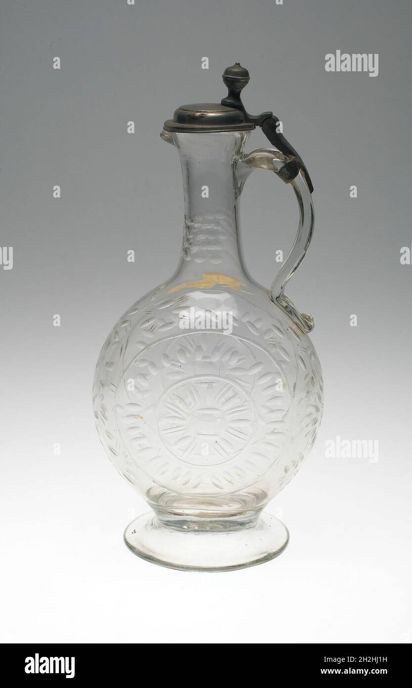 Glass with pewter mounts hi-res stock photography and images - Alamy