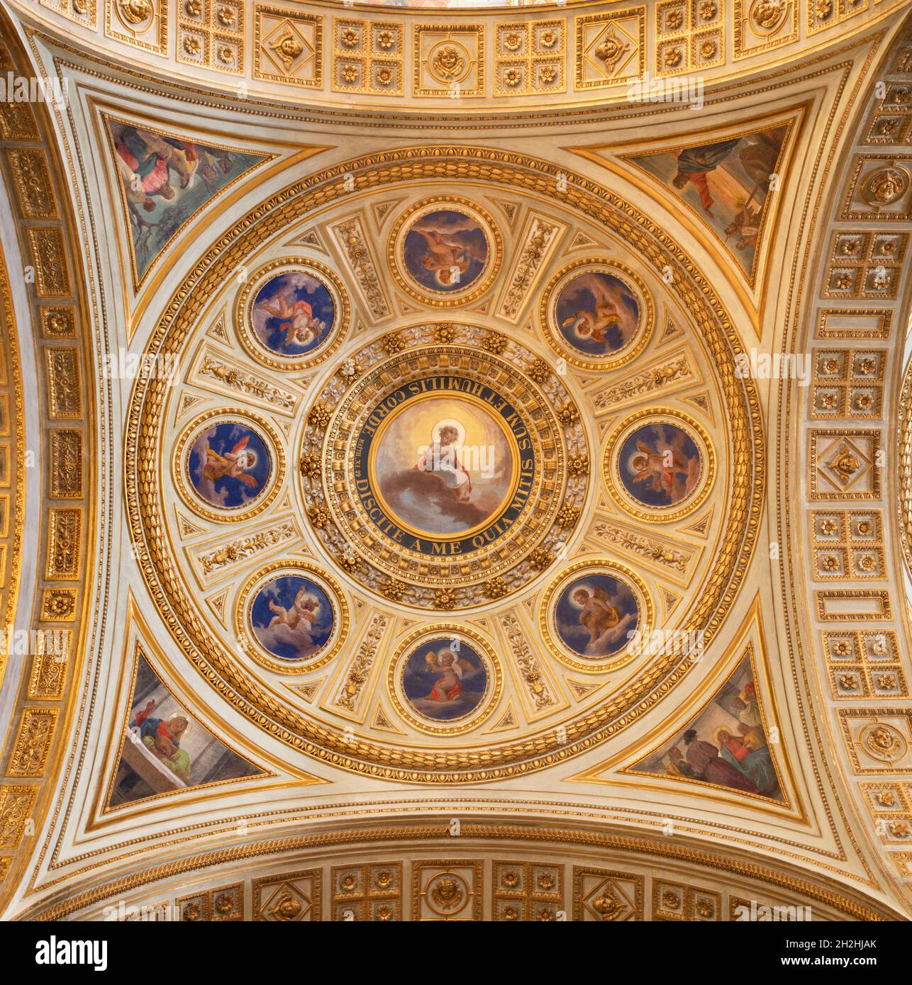 ROME, ITALY - AUGUST 31, 2021: The ceiling fresco side cupola in the ...