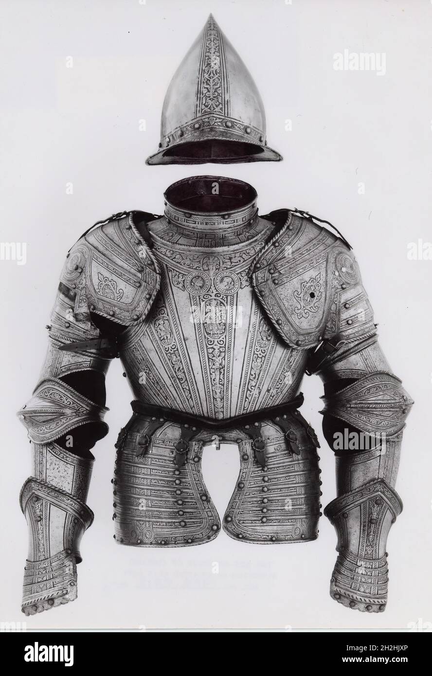 Half suit of armor hi-res stock photography and images - Alamy