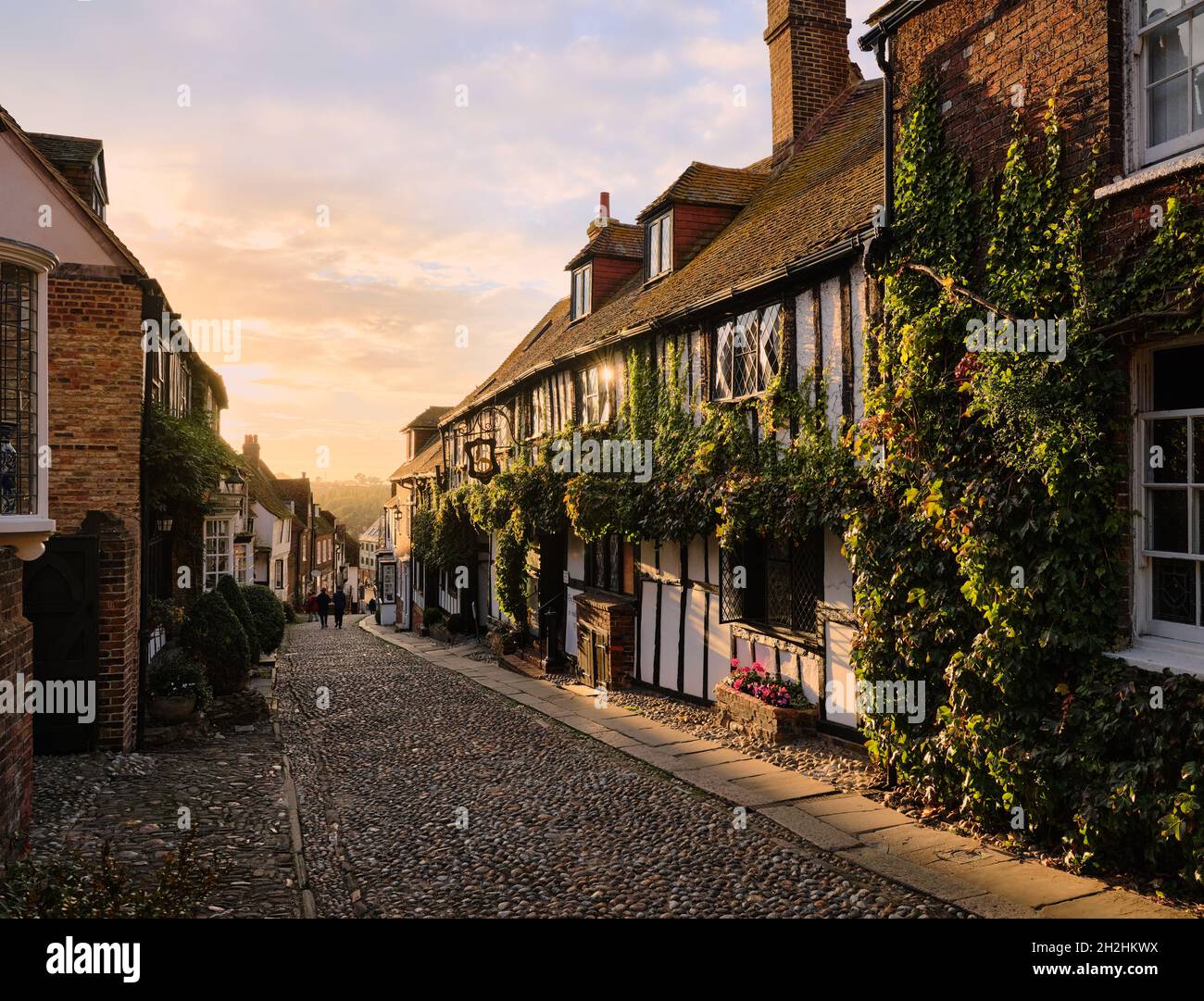 The picturesque medieval cobblestone Mermaid Street in Rye in the low ...