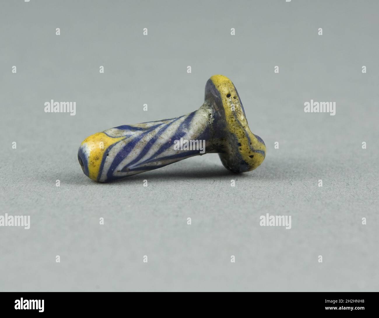 Egyptian jewellery new kingdom hi-res stock photography and images - Alamy