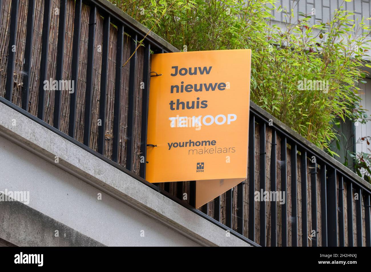 Estate agency poster hi-res stock photography and images - Alamy