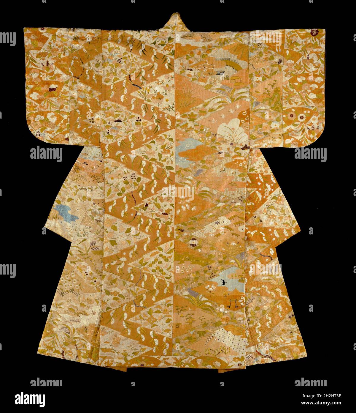 Noh robe design hi-res stock photography and images - Alamy