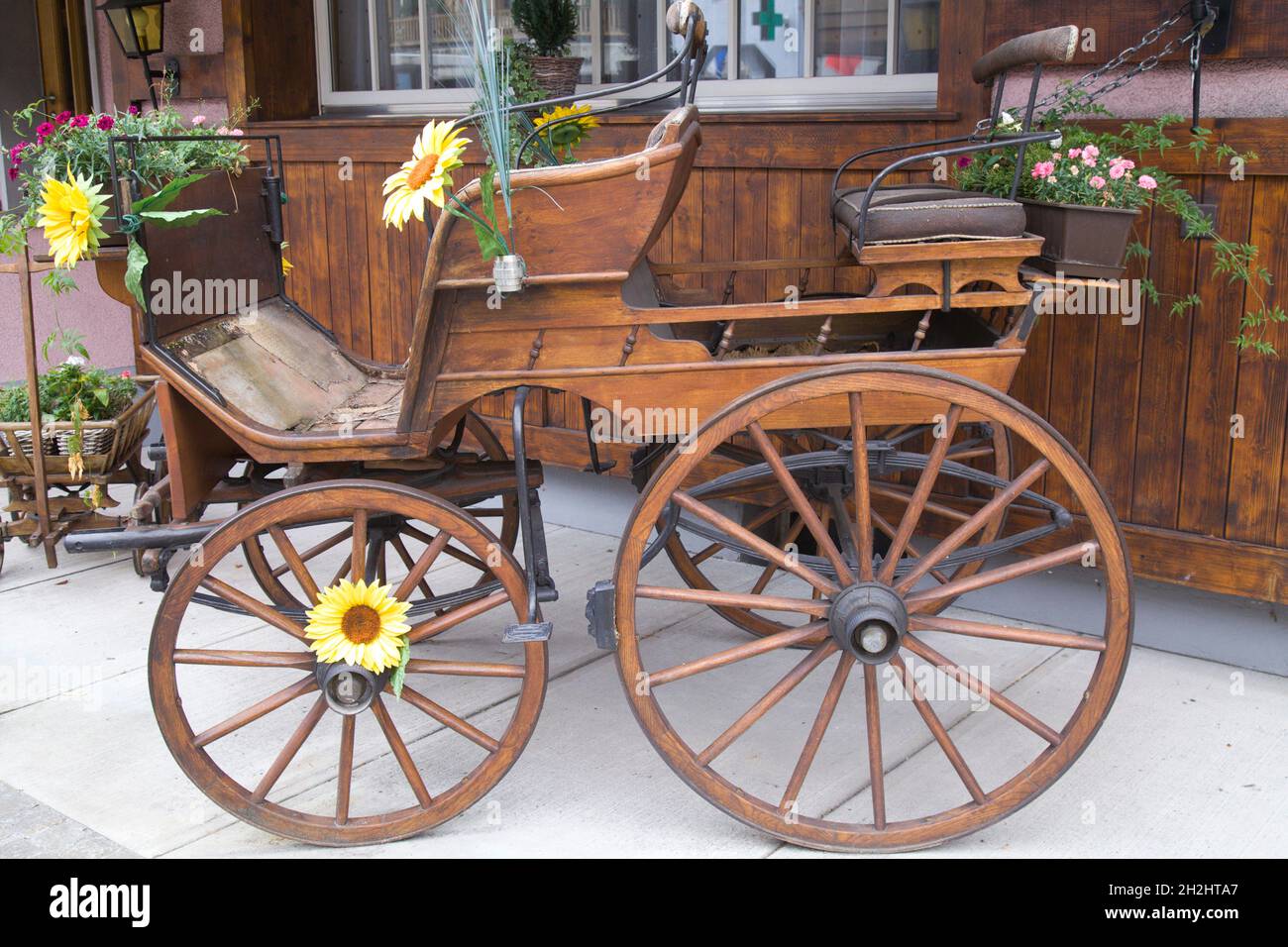 Old traditional carriage hi-res stock photography and images - Alamy