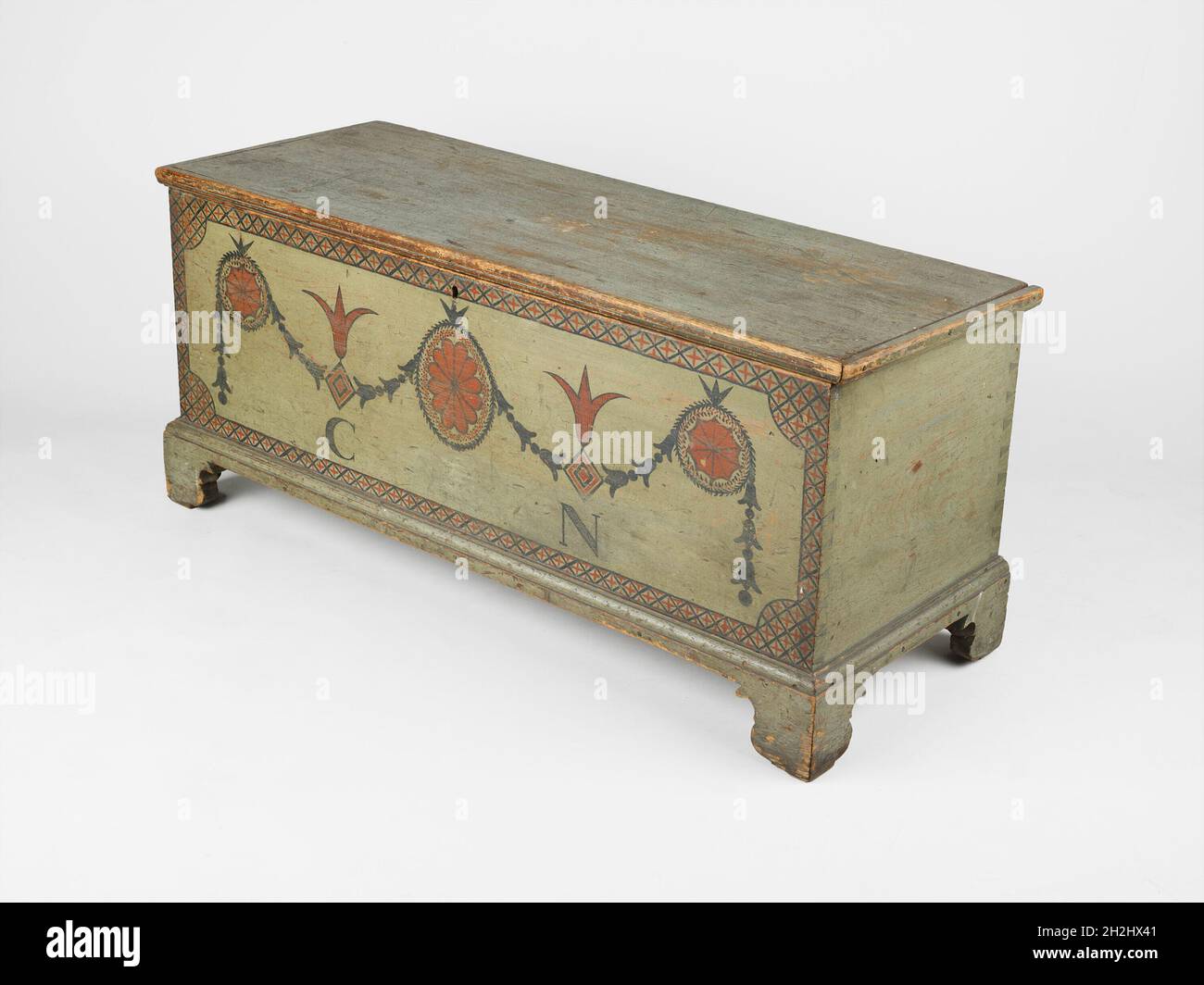 Folk art painted chest hi-res stock photography and images - Alamy