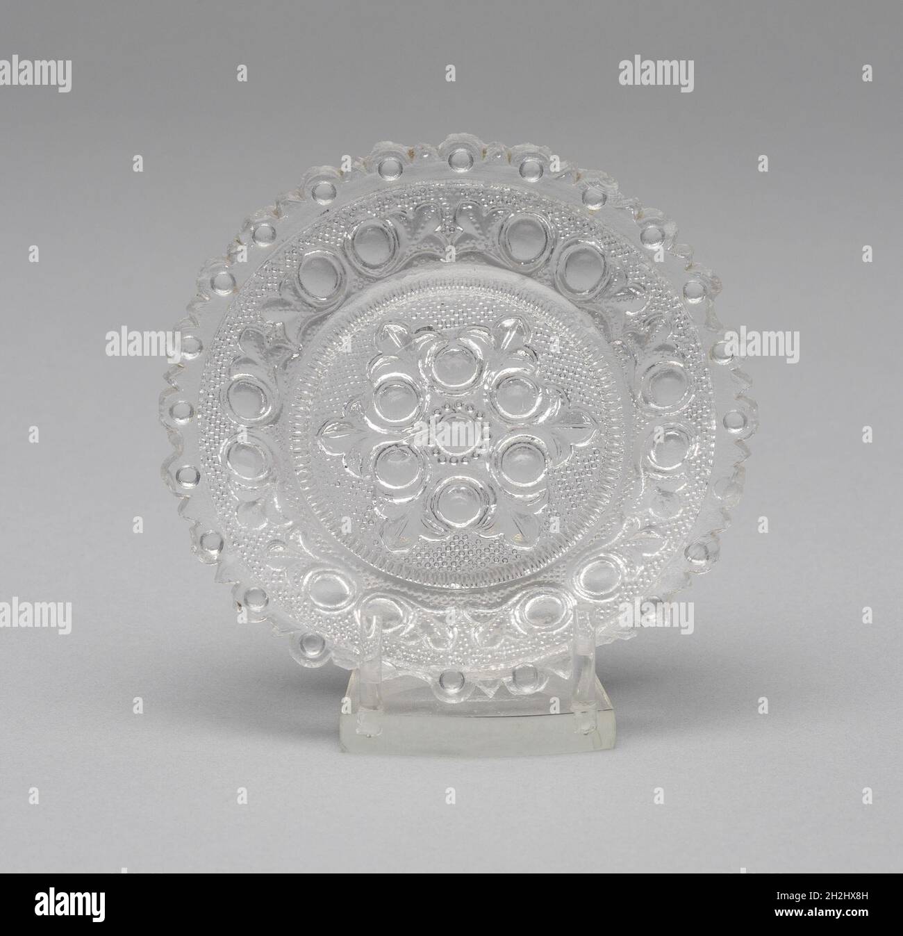 Circular glass plate design hi-res stock photography and images - Alamy
