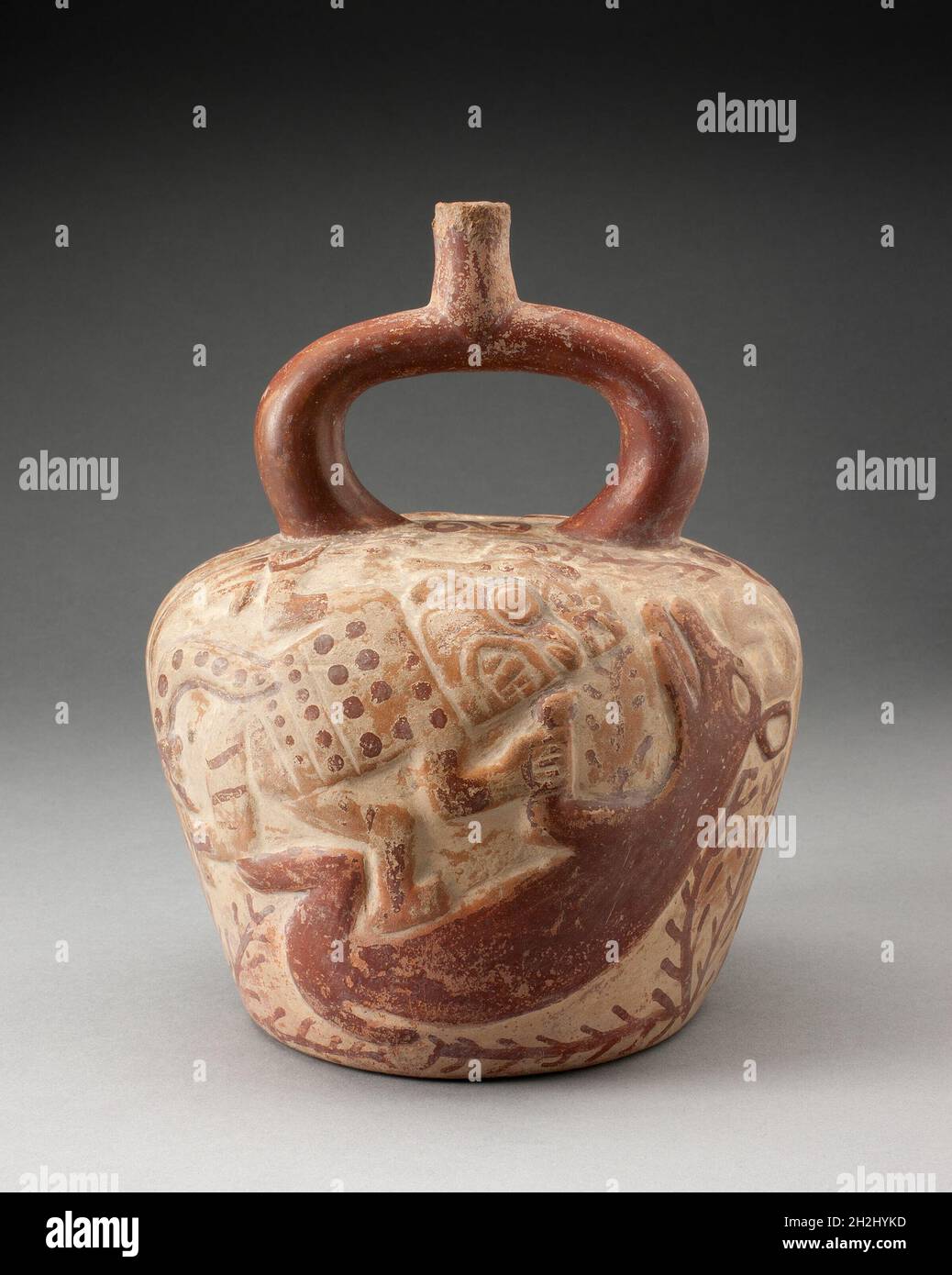 Stirrup spouted mochica ceramic hi-res stock photography and images - Alamy