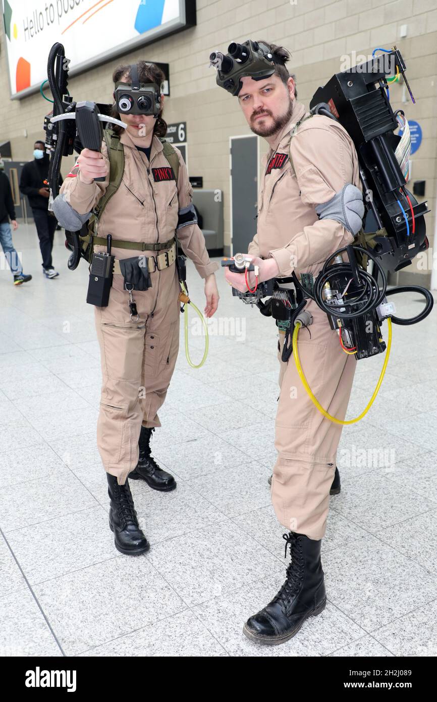 London, UK. 22nd Oct, 2021. Participants dressed up as Ghostbusters at ...