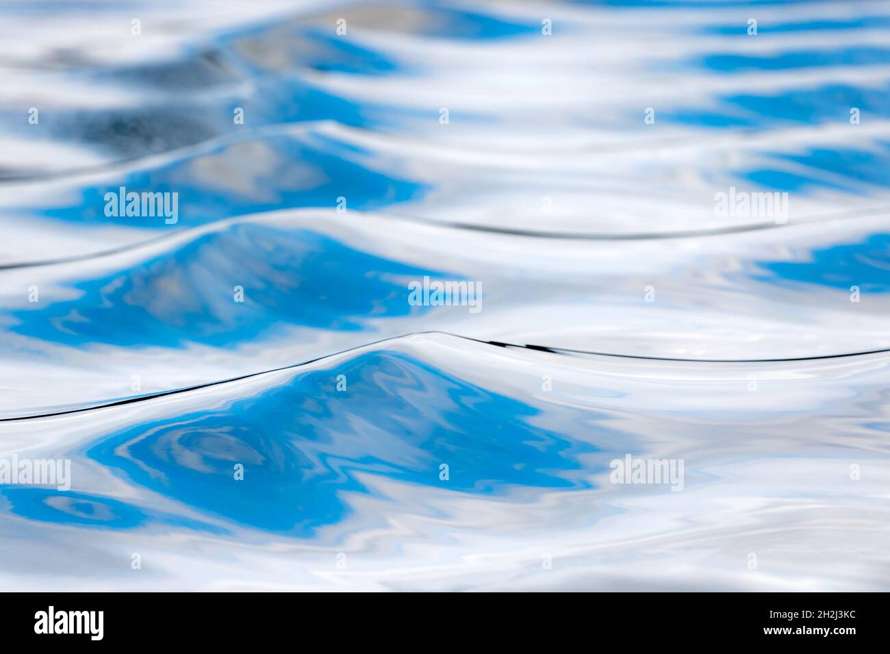 Pure blue water background hi-res stock photography and images - Alamy