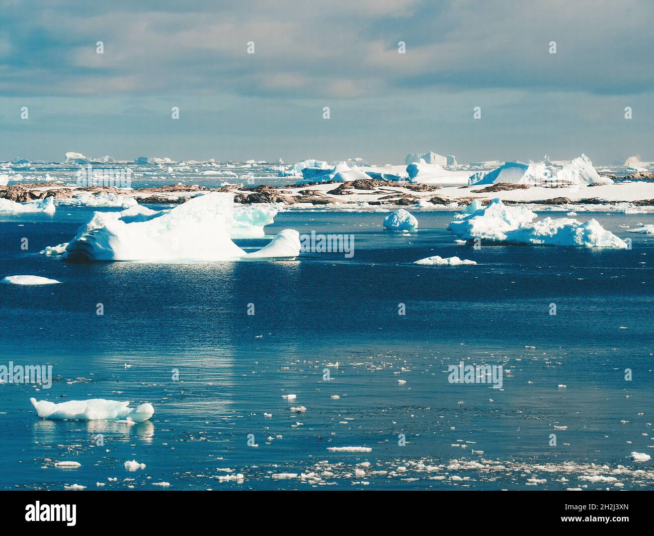 Beautiful landscape with snowy mountains and glaciers in Antarctica ...