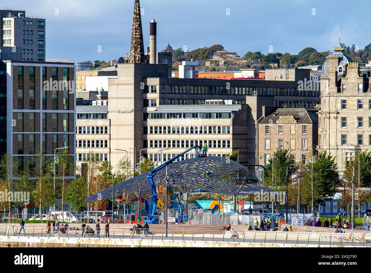 Dundee, Tayside, Scotland, UK. 22nd Oct, 2021. UK Weather: Warm Autumn ...