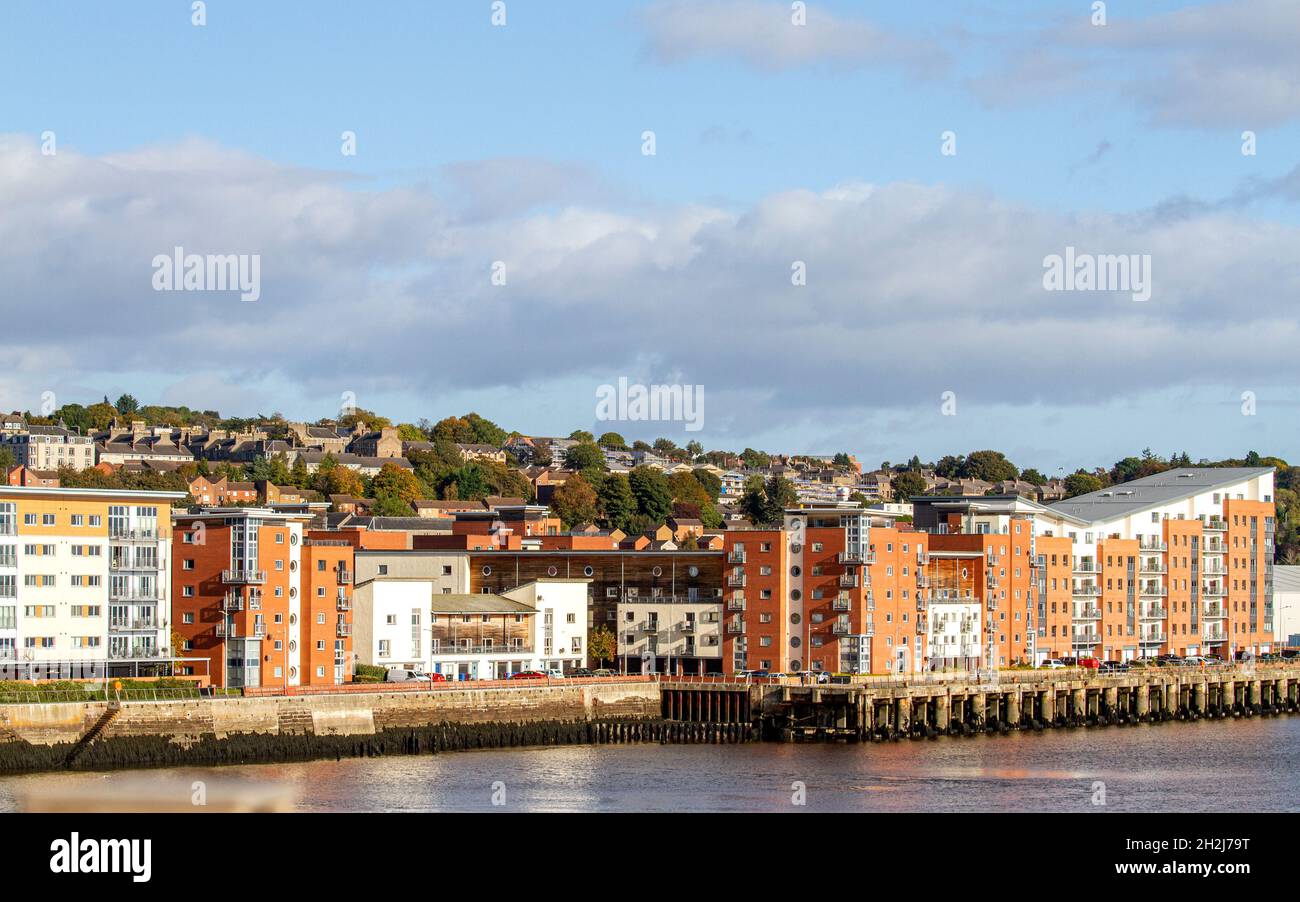 Dundee waterfront flats hi-res stock photography and images - Alamy