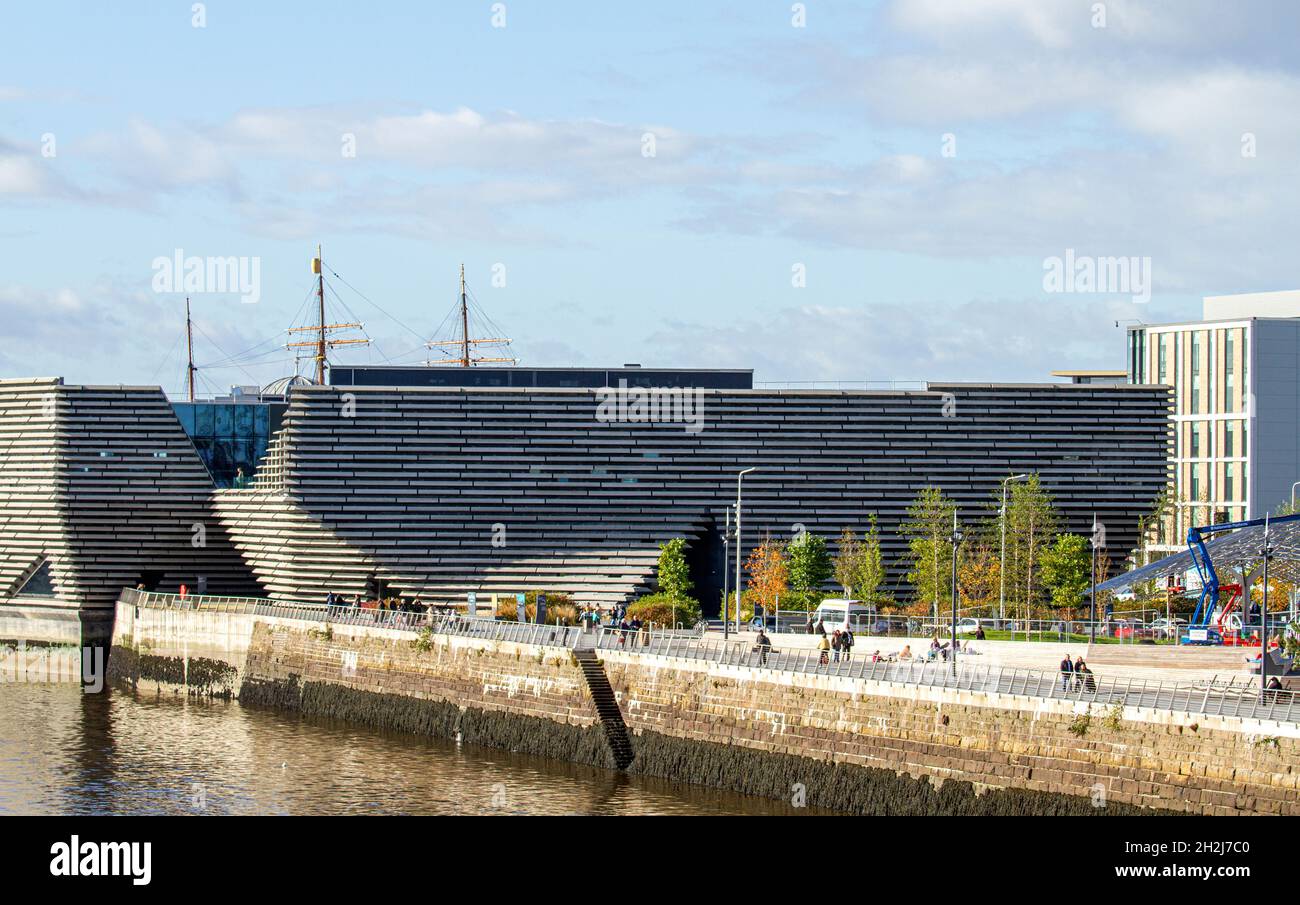 Dundee, Tayside, Scotland, UK. 22nd Oct, 2021. UK Weather: Warm Autumn ...