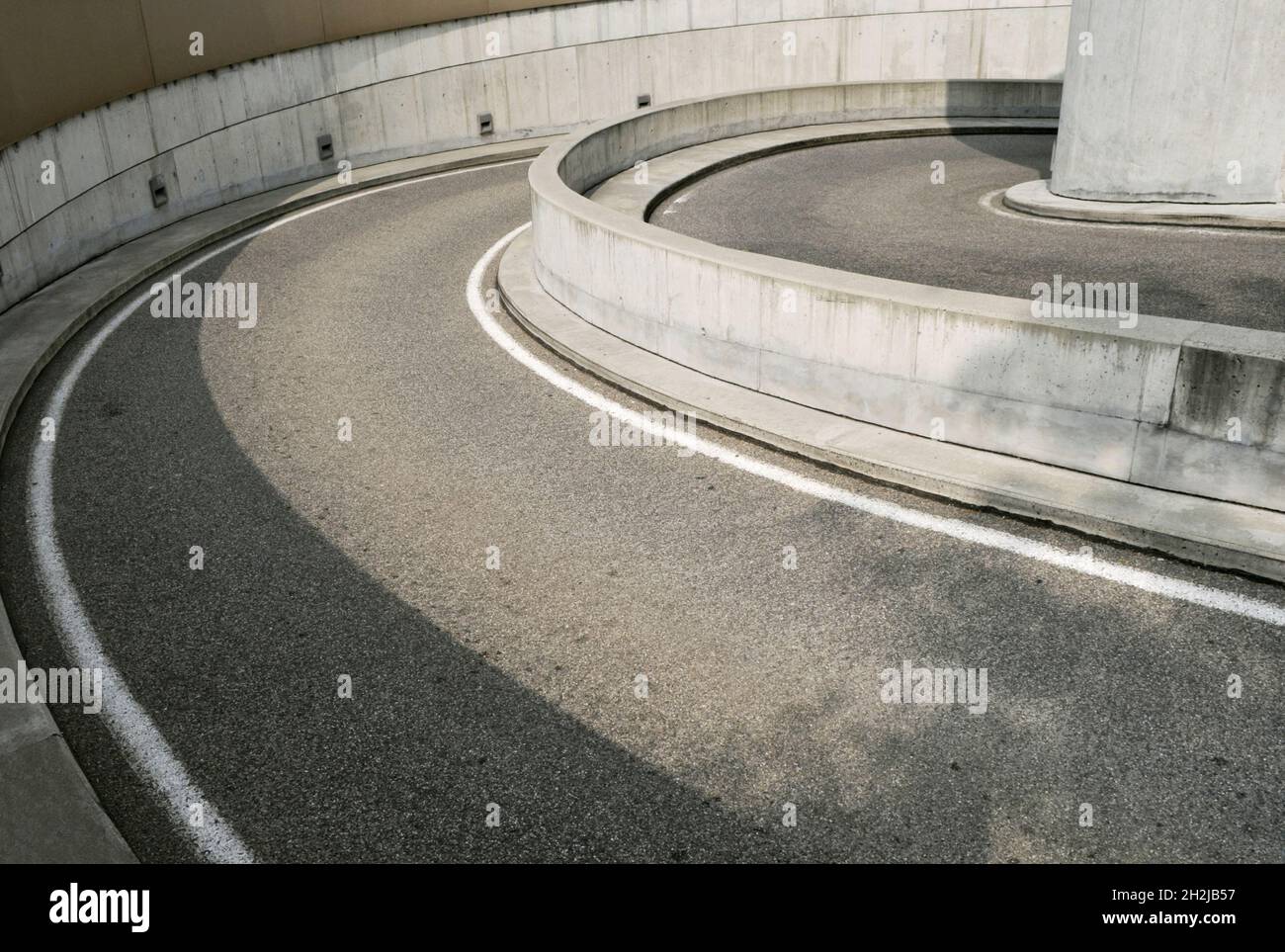 Spiral concrete ramp hi-res stock photography and images - Alamy