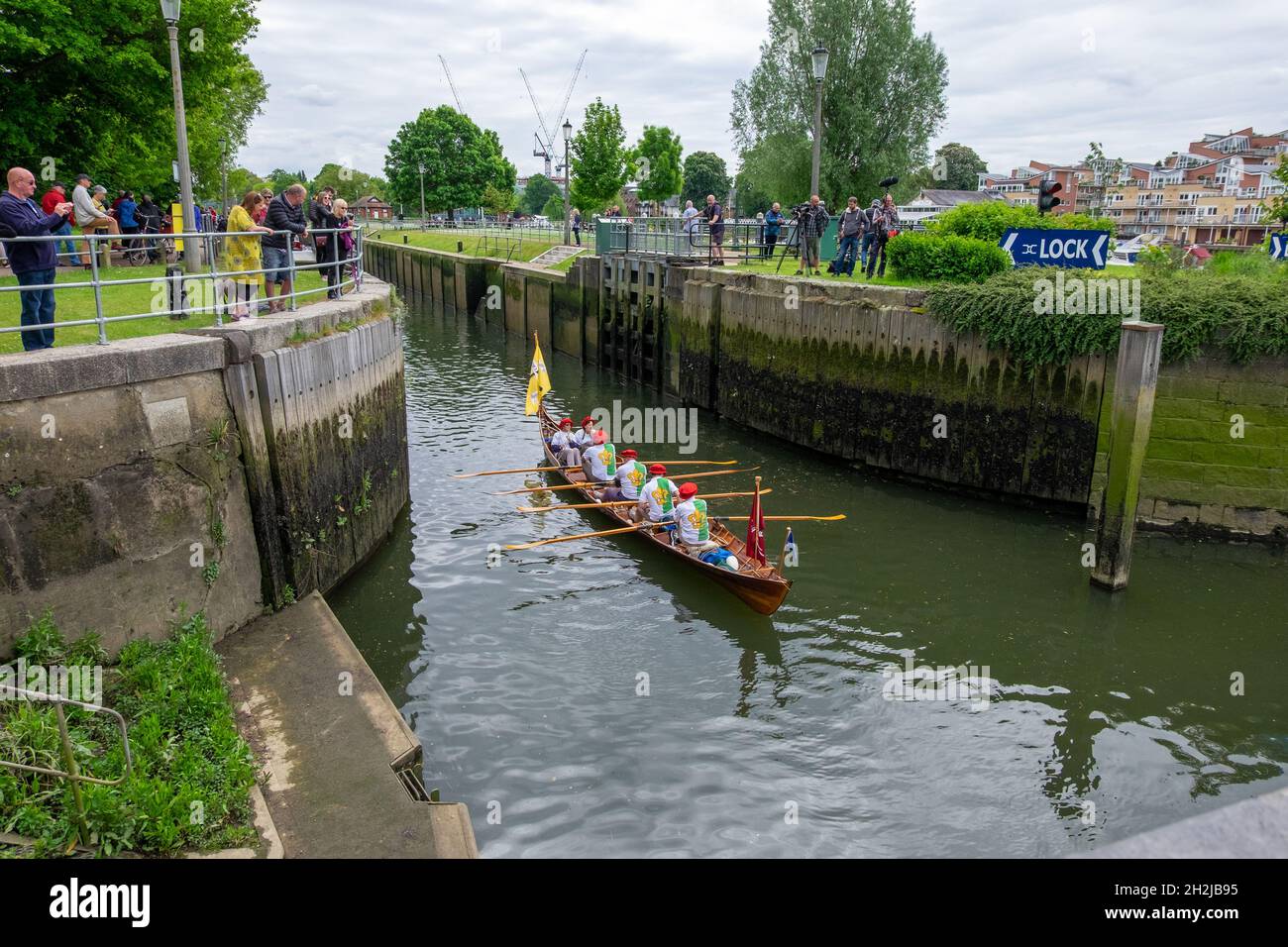 tudor pull on river thames Stock Photo - Alamy