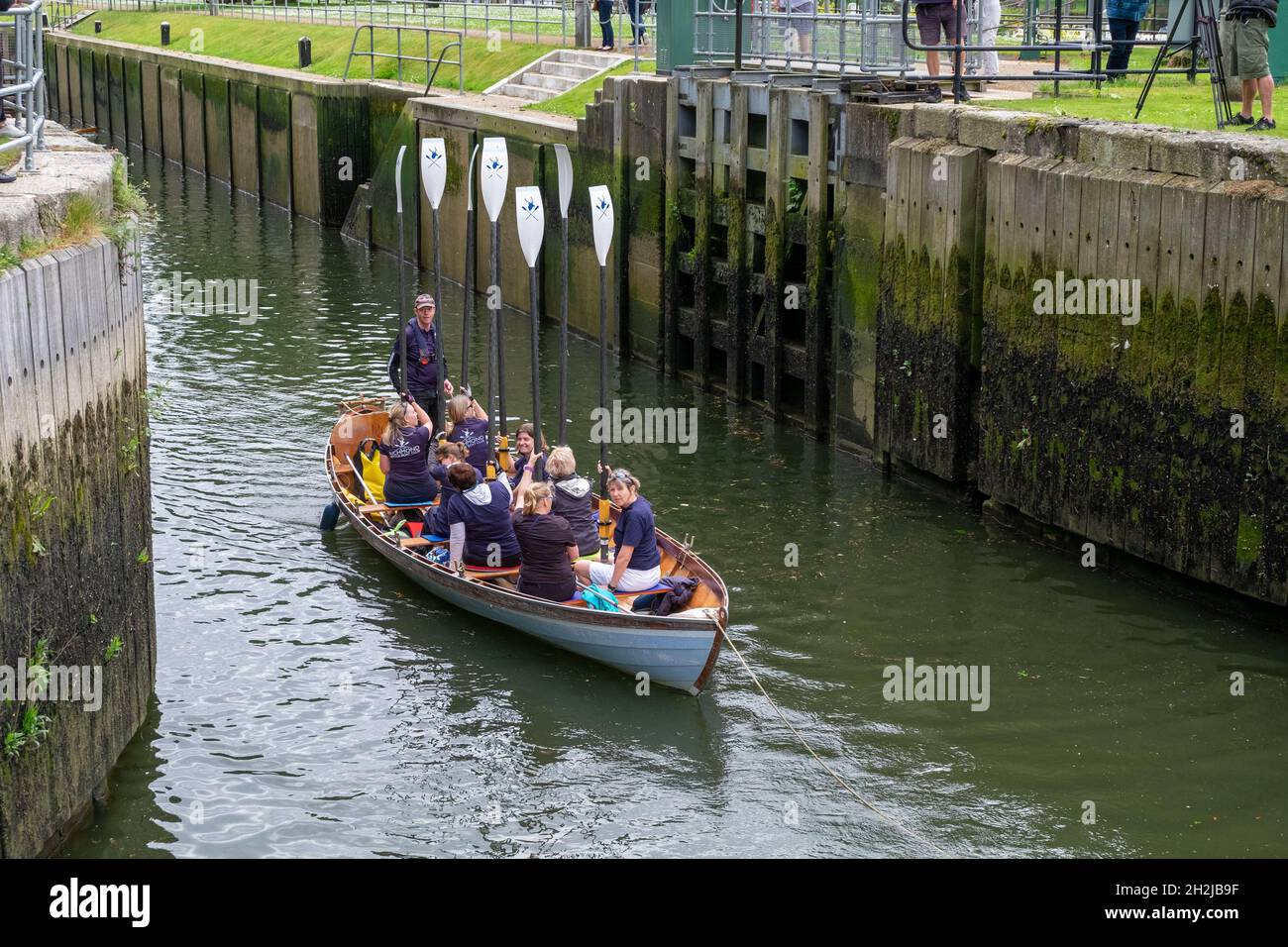 tudor pull on river thames Stock Photo - Alamy