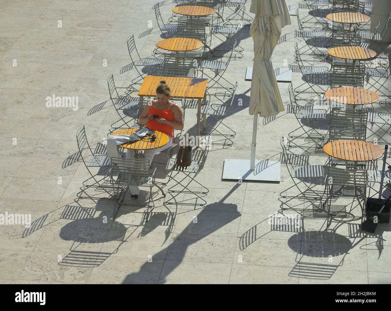The amazing Getty Center in the Santa Monica mountains overlooking Los ...