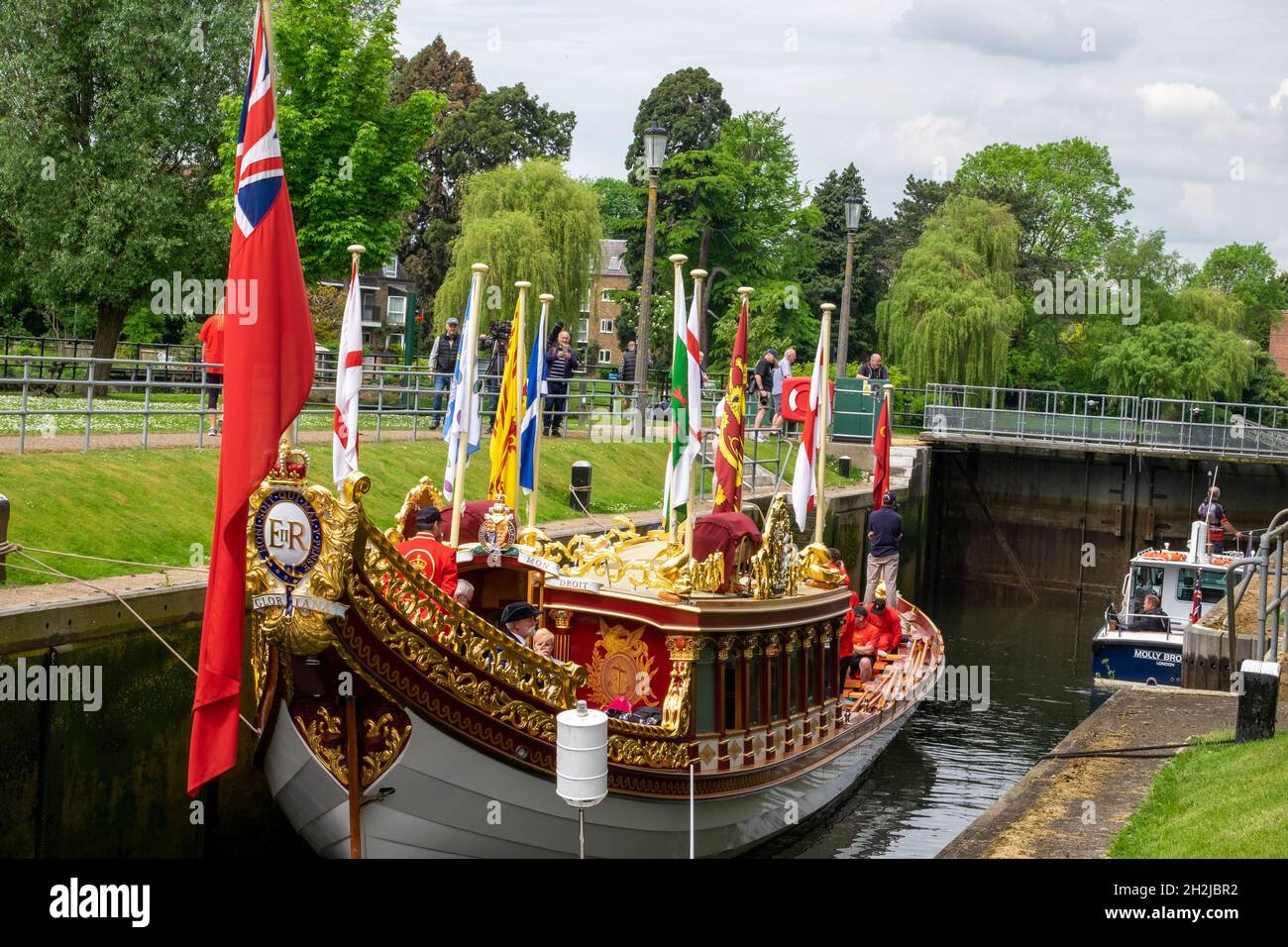 tudor pull on river thames Stock Photo - Alamy
