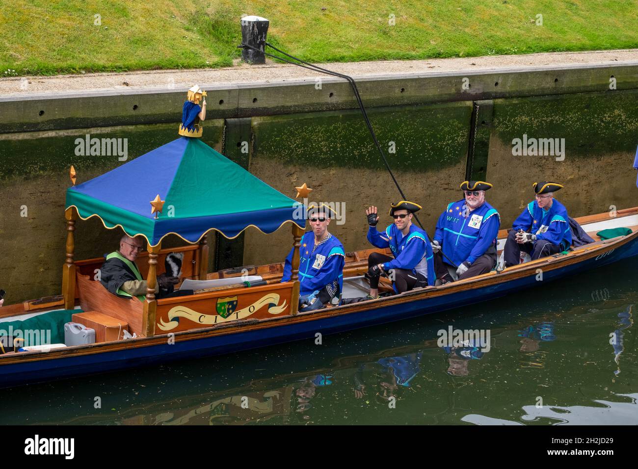 tudor pull on river thames Stock Photo - Alamy