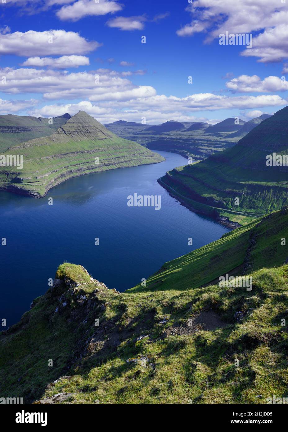 Stunning view of Funningur fjord and of nearby mountains on Eysturoy ...