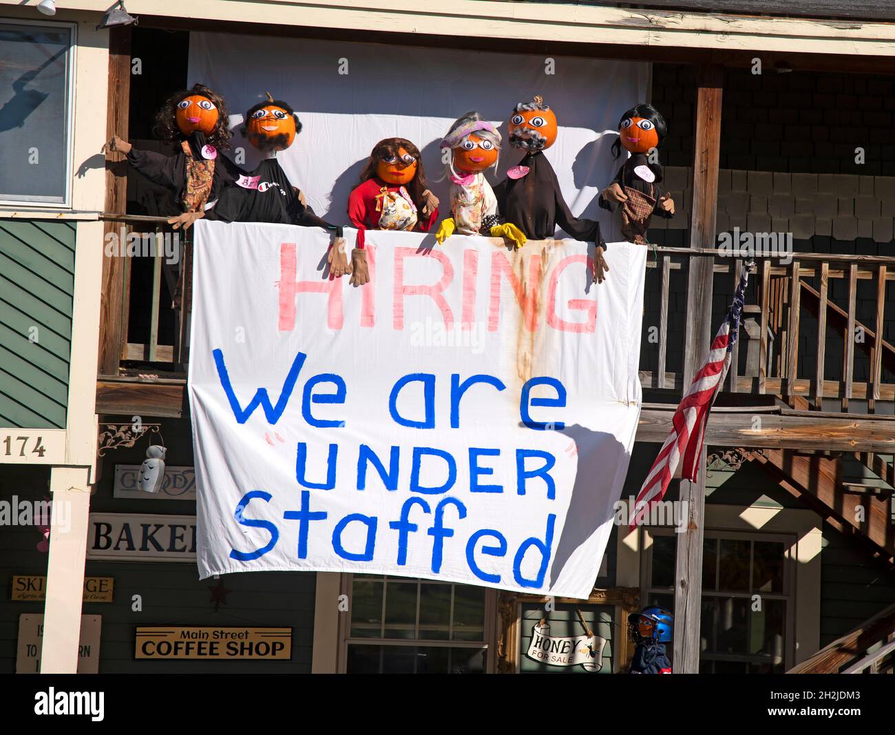 Help wanted sign hi-res stock photography and images - Alamy