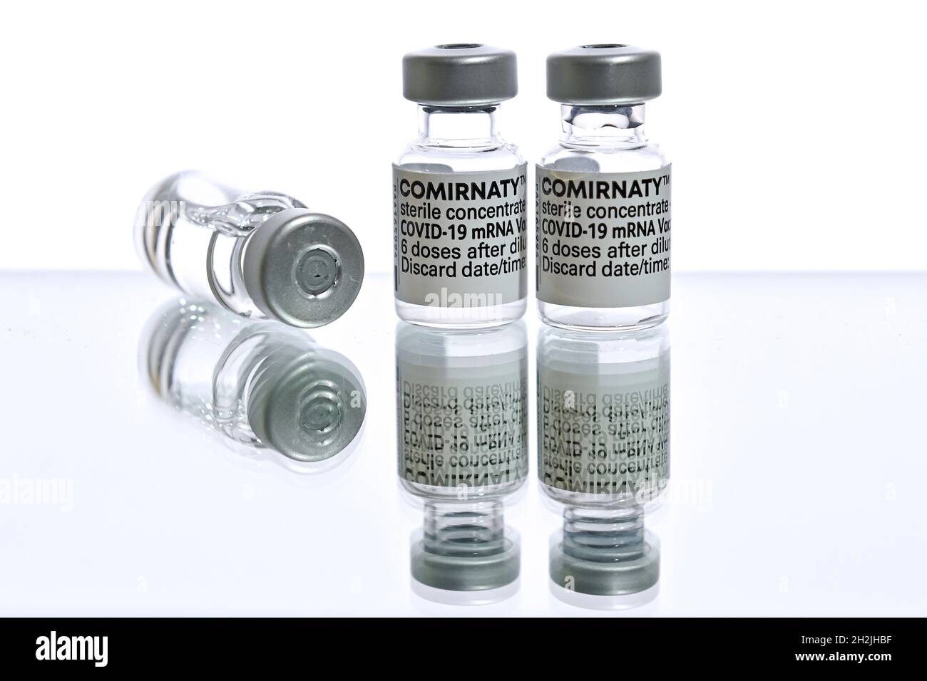 Munich, Deutschland. 22nd Oct, 2021. Topic picture - vaccination with ...