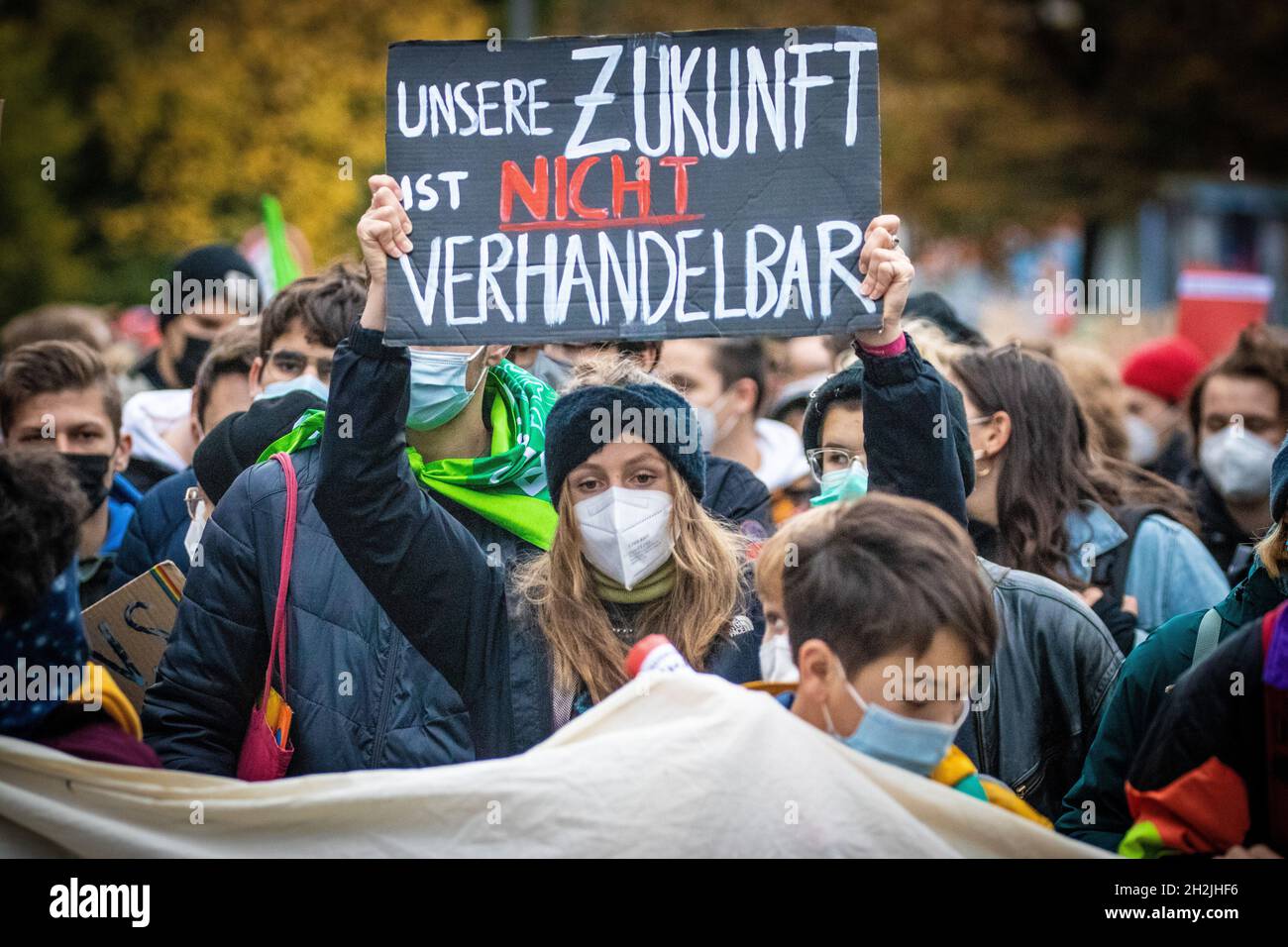Plakat: Unsere Zukunft ist nicht verhandelbar! // Our future is not ...