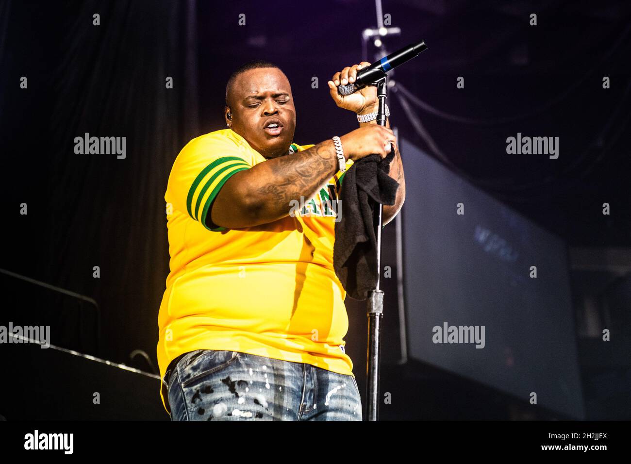 OAKLAND, CALIFORNIA - OCTOBER 20: Morray performs during "The Off ...