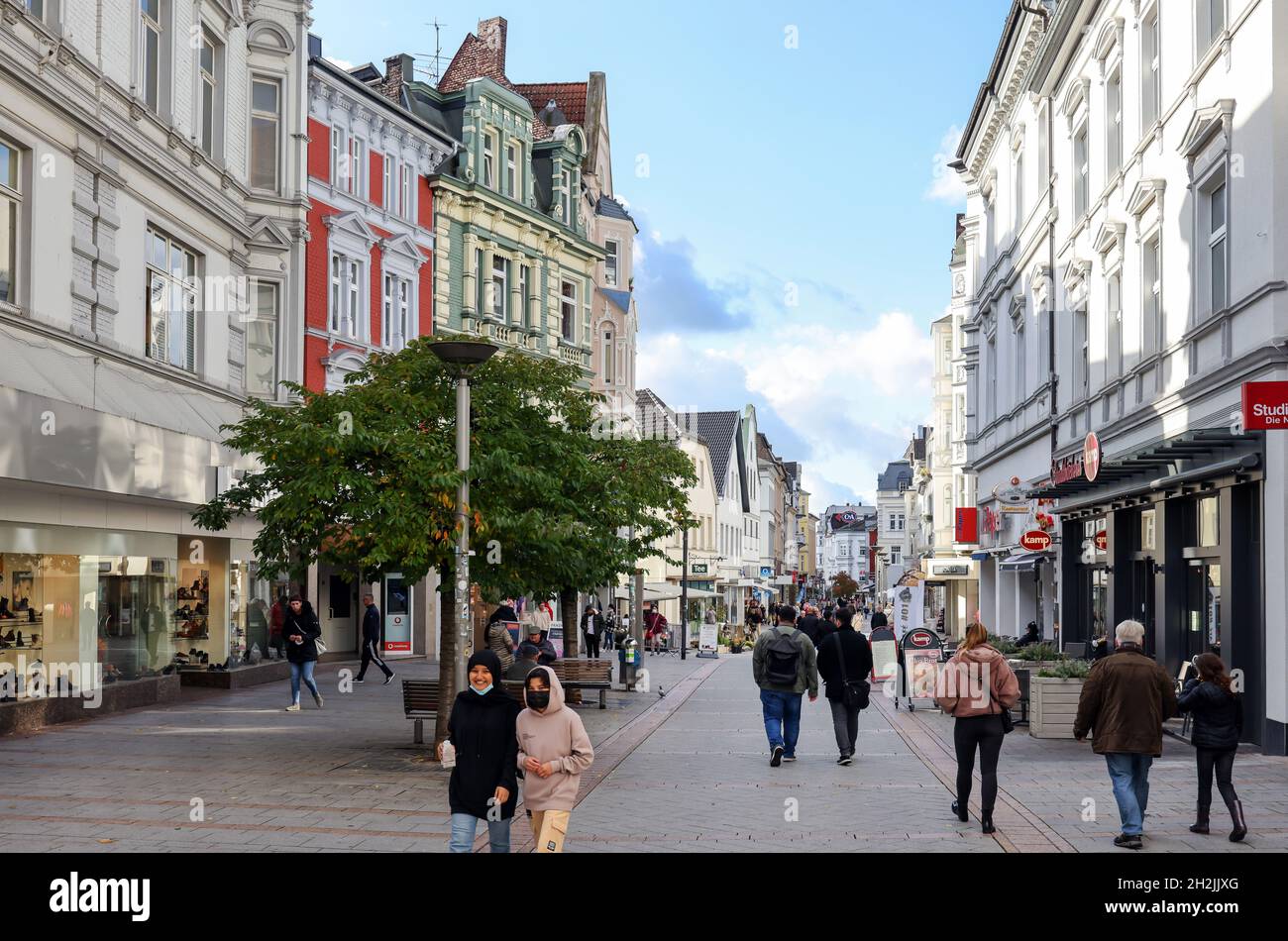 Passer passers by hi-res stock photography and images - Alamy