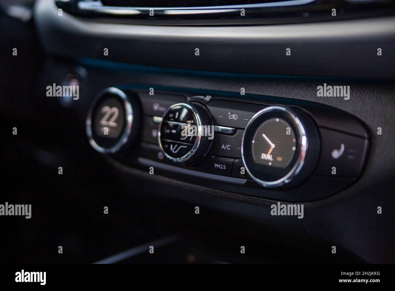 Car multimedia hi-res stock photography and images - Alamy