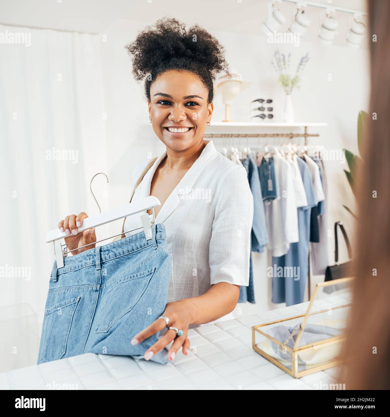 Smiling customer hi-res stock photography and images - Alamy