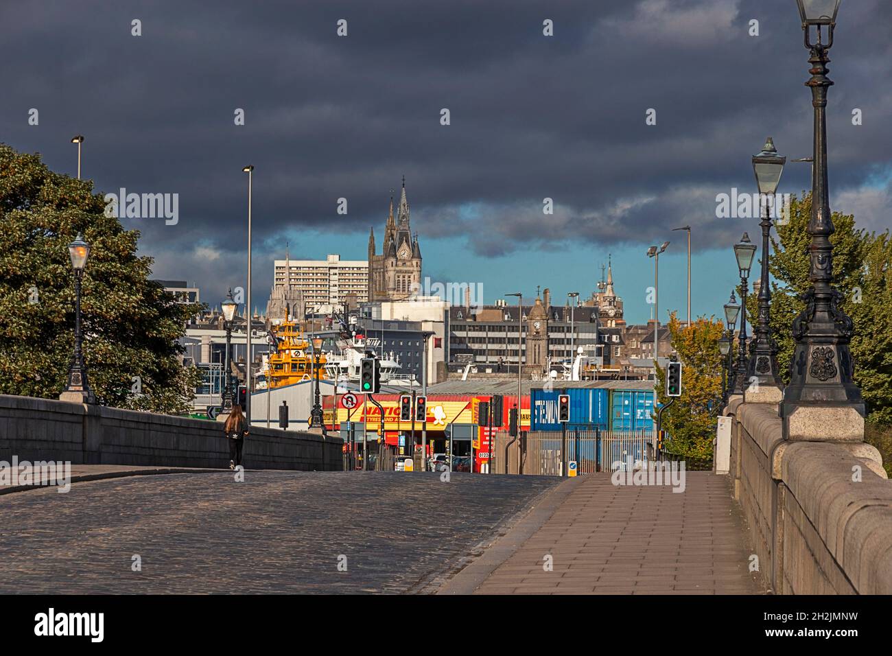 ABERDEEN CITY SCOTLAND LOOKING DOWN VICTORIA BRIDGE TO THE CITY HARBOUR ...