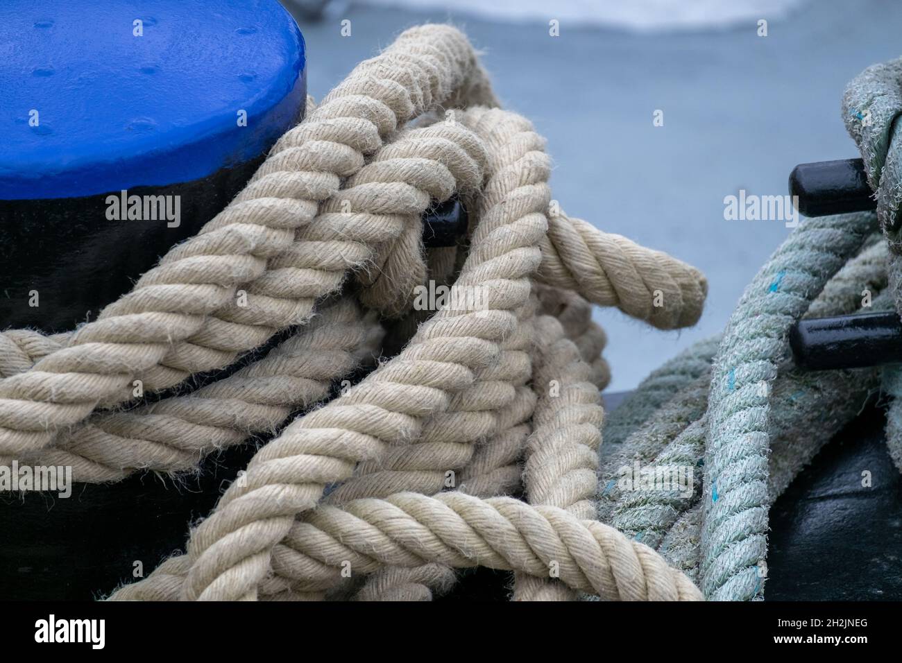 ship rope thick rope Stock Photo - Alamy