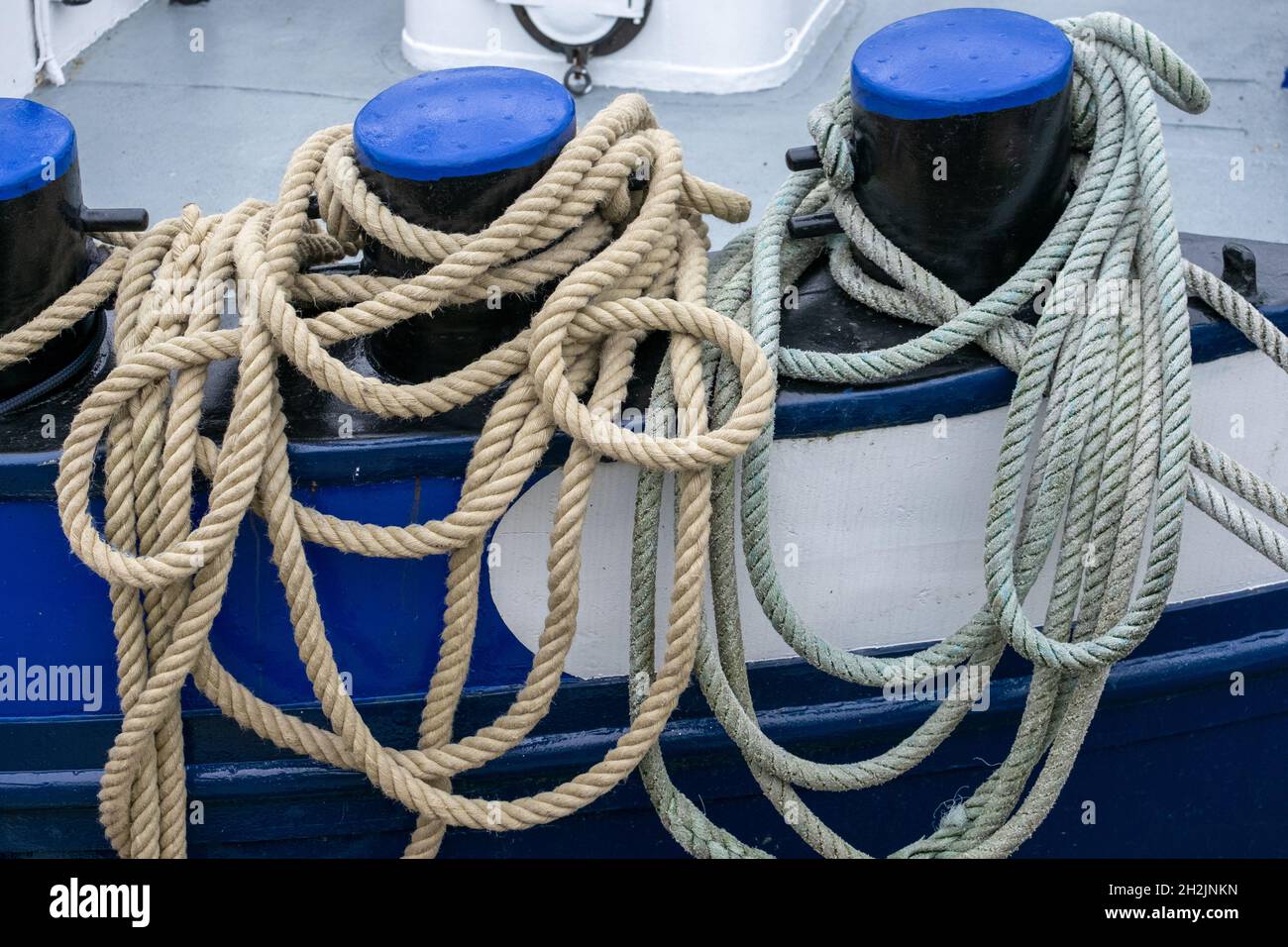 ship rope thick rope Stock Photo - Alamy