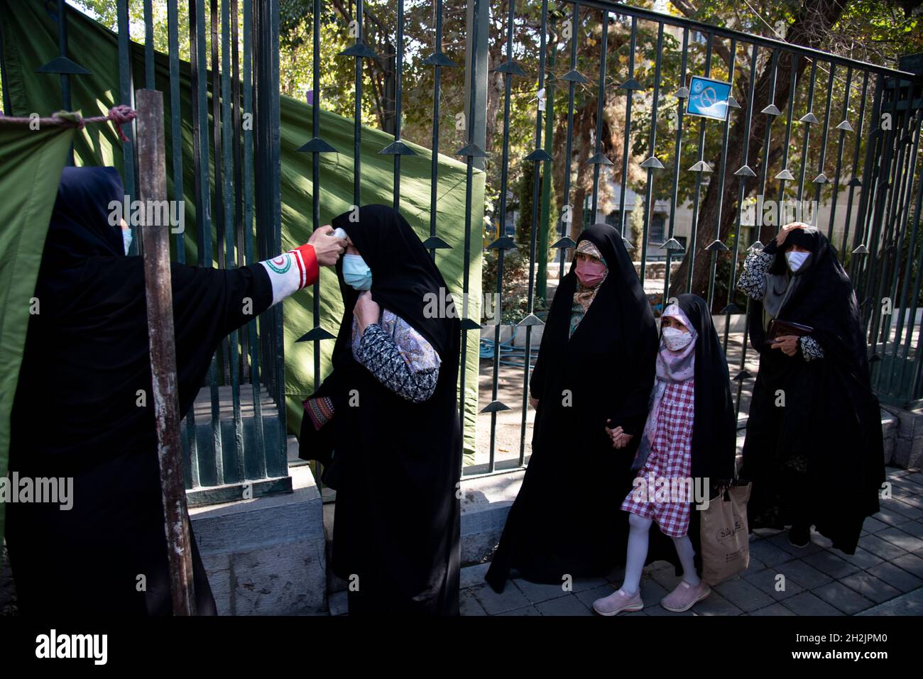 Iranian red crescent hi-res stock photography and images - Alamy