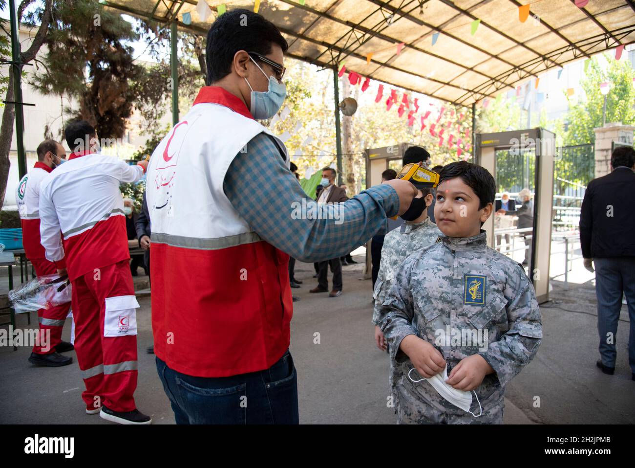 Iranian red crescent hi-res stock photography and images - Alamy