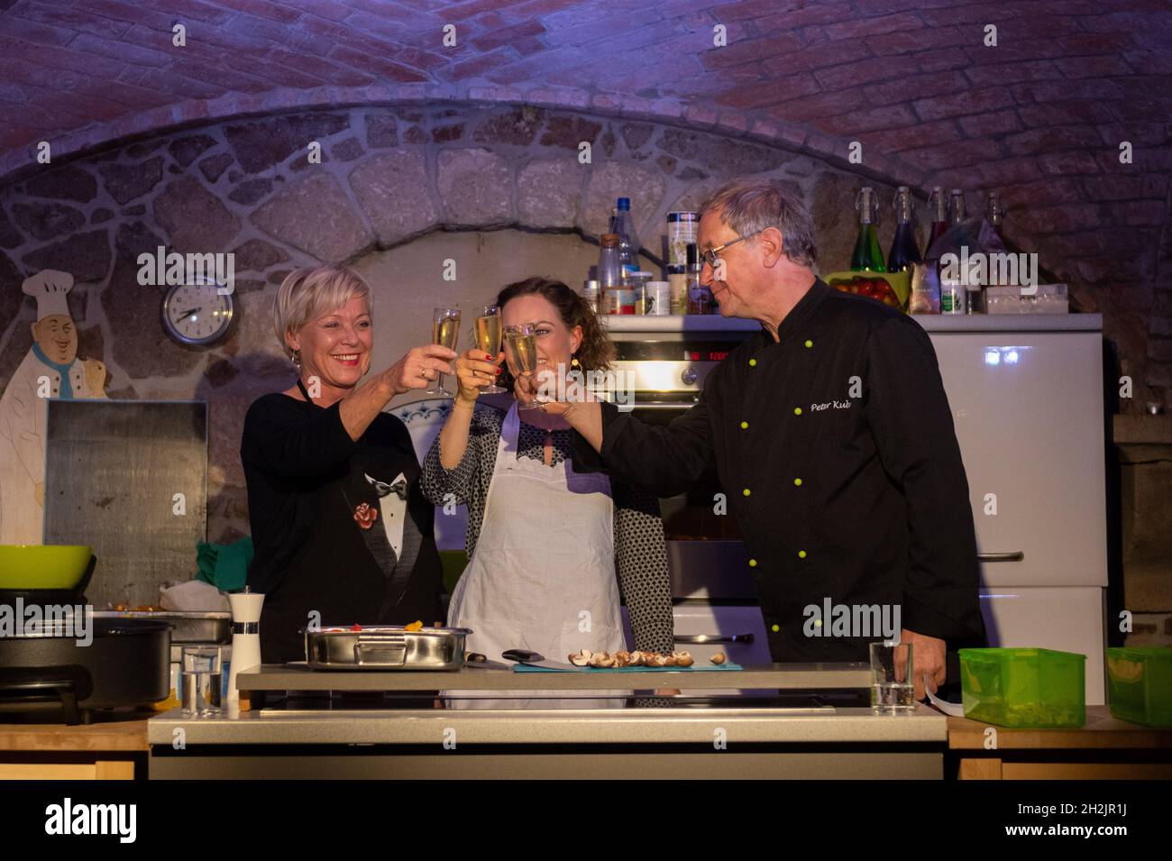Cornelia Kaupert und Peter Kube bei KU(H)LINARISCHES IM KUHSTALL mit ...
