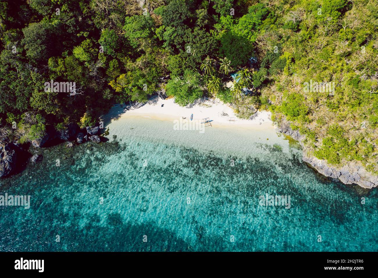 Secluded beach tropical island hi-res stock photography and images - Alamy