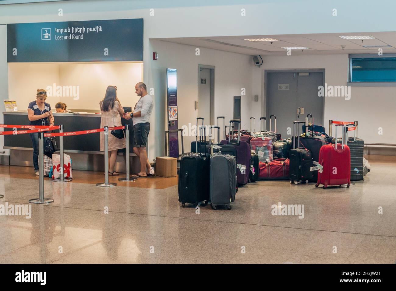 Lost luggage sign hi-res stock photography and images - Alamy