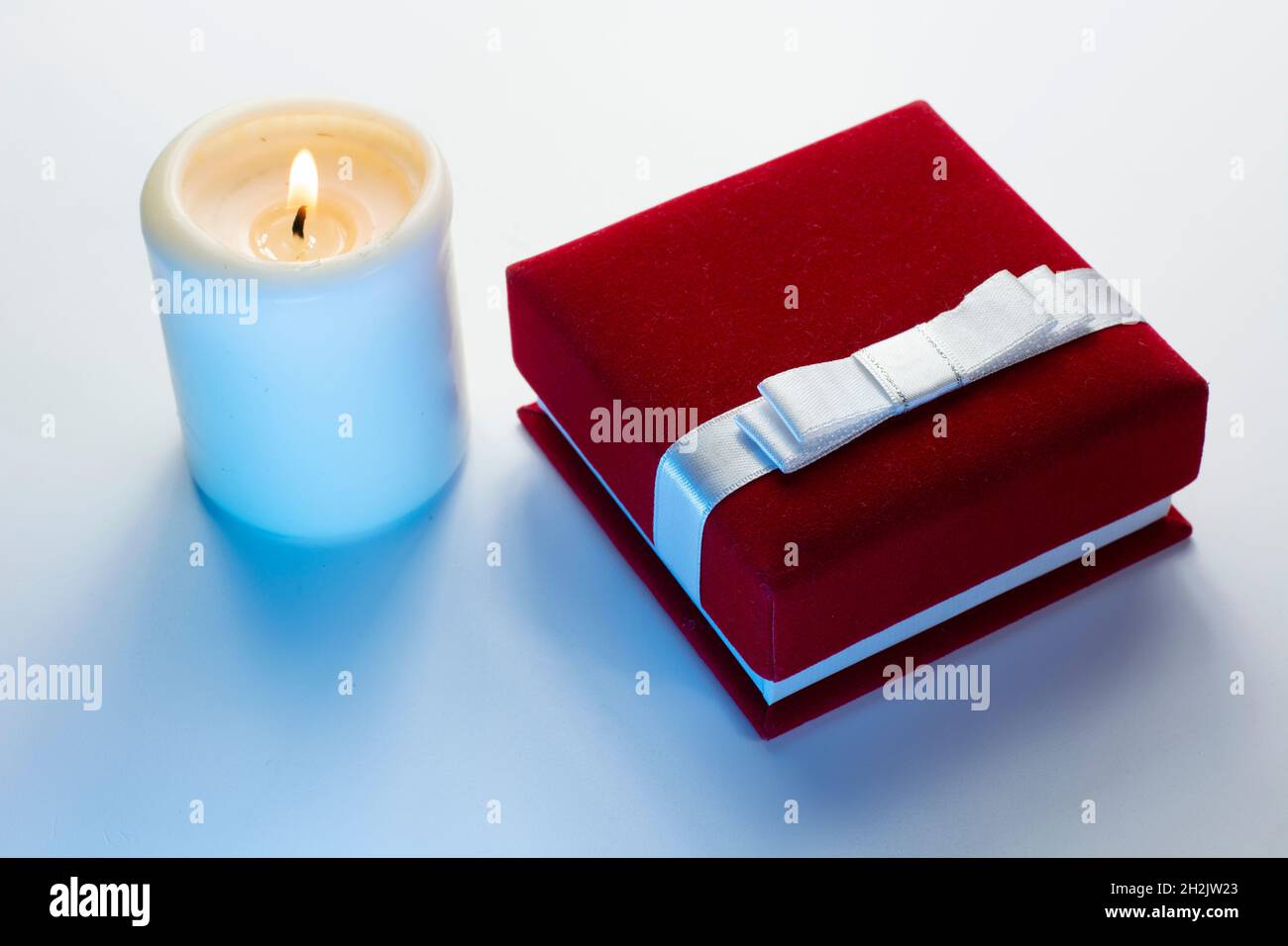 Red gift wrap hi-res stock photography and images - Alamy
