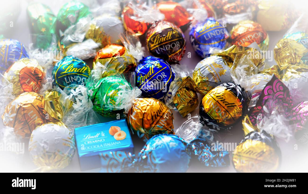 Lindt sprungli hi-res stock photography and images - Alamy