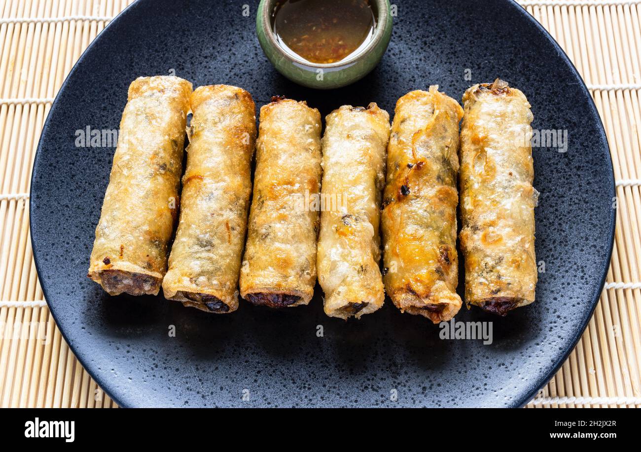 Crispy spring rolls hi-res stock photography and images - Alamy