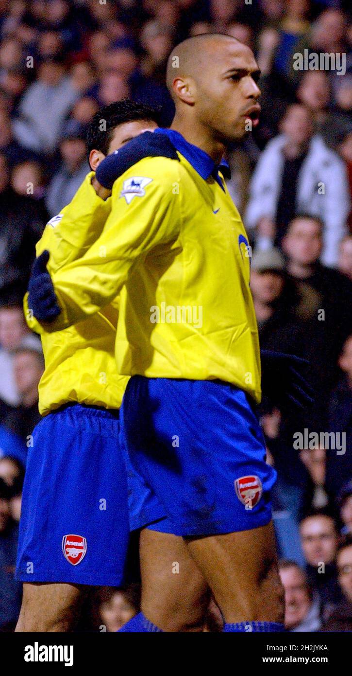 Thierry henry arsenal 2004 celebrates hi-res stock photography and ...
