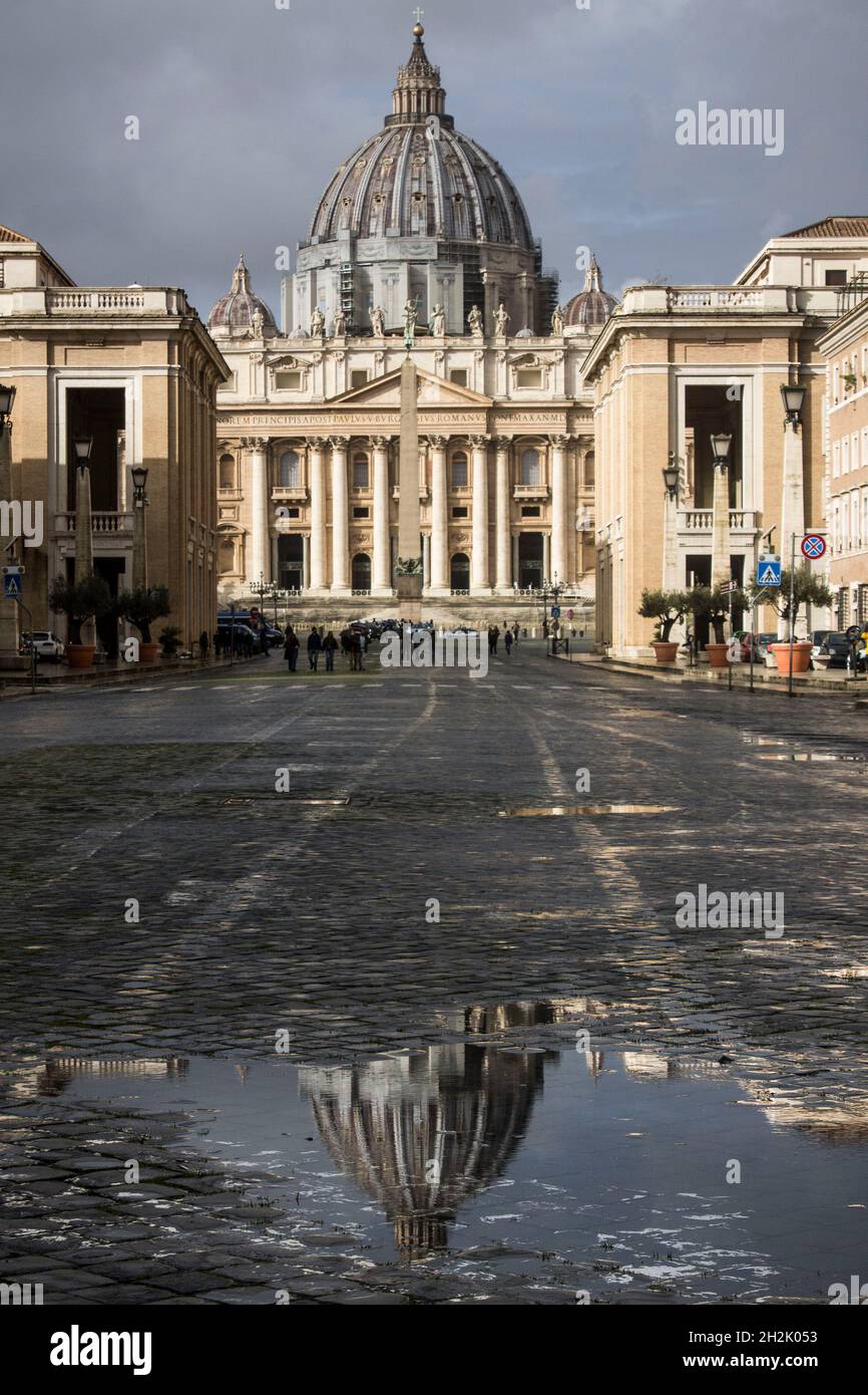 St Peter Basilica in Rome Stock Photo - Alamy