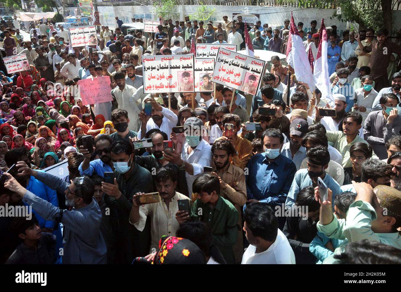 Pakistan. 22nd Oct, 2021. Members of Soomro Community are holding ...